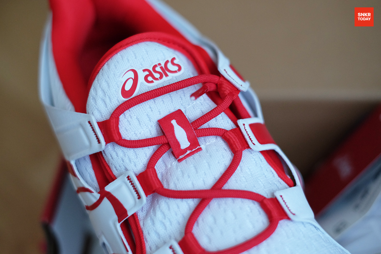 Coca-Cola x ASICS GEL-QUANTUM 90 TYO สนีกเกอร์รุ่นพิเศษที่จะมาสร้างความ ...