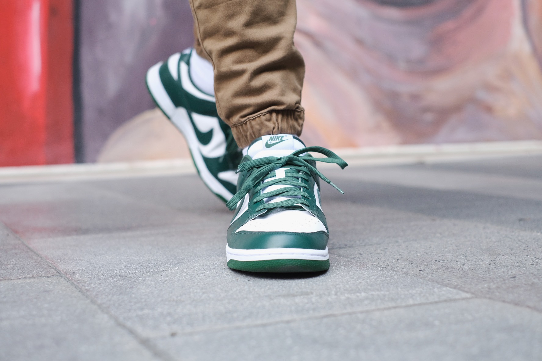Nike Dunk Low "Team Green" ความคลาสสิกที่ไม่เคยจางหาย - SNKR TODAY