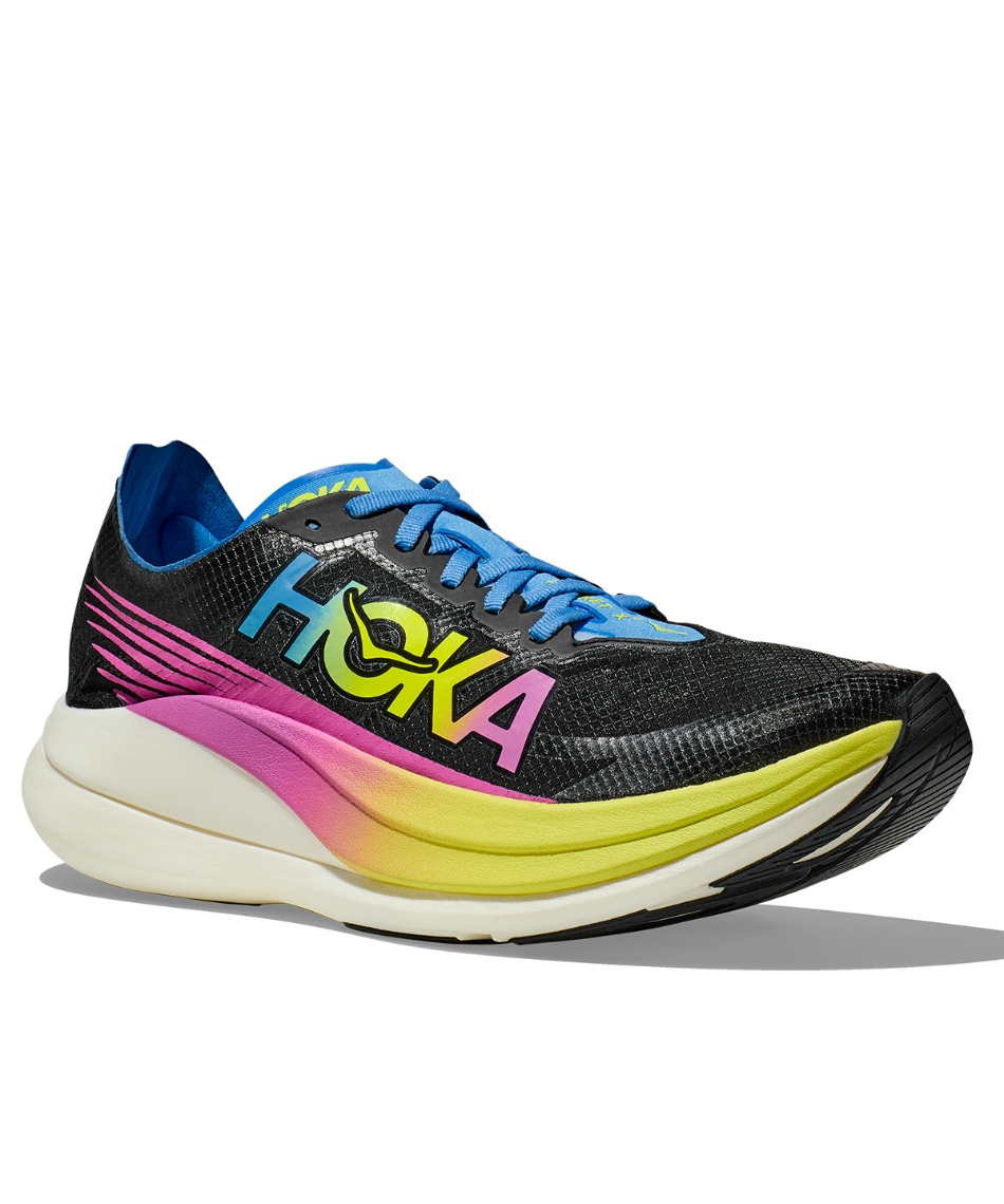 HOKA เผยโฉมแพ็คสีใหม่ Awaken Energy รองเท้าโทนสีดำ ตัดด้วยสีรุ้งหลากสี ...